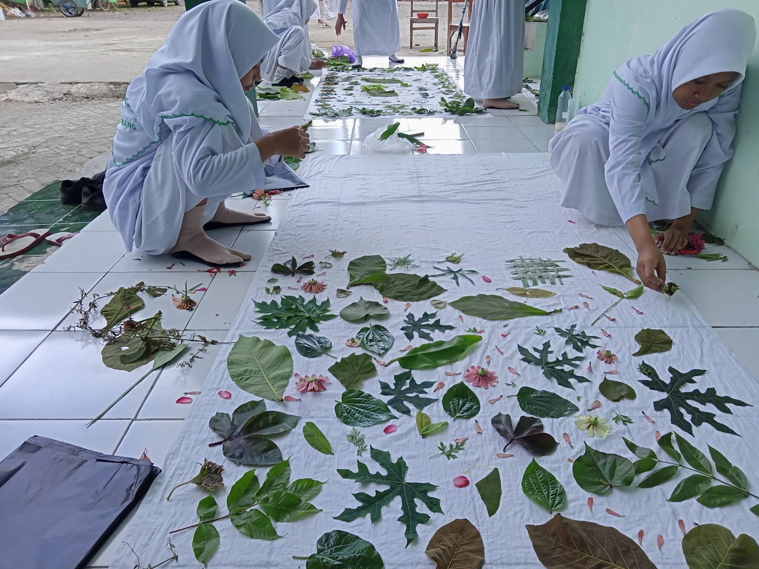 Membuat Batik Ecoprint Teknik Steaming ala MAN 2 Rembang – MAN 2 Rembang